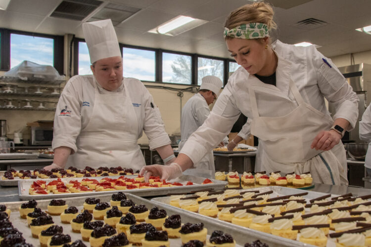 Visiting Chefs Dinner raises funds, gives students experience | News ...